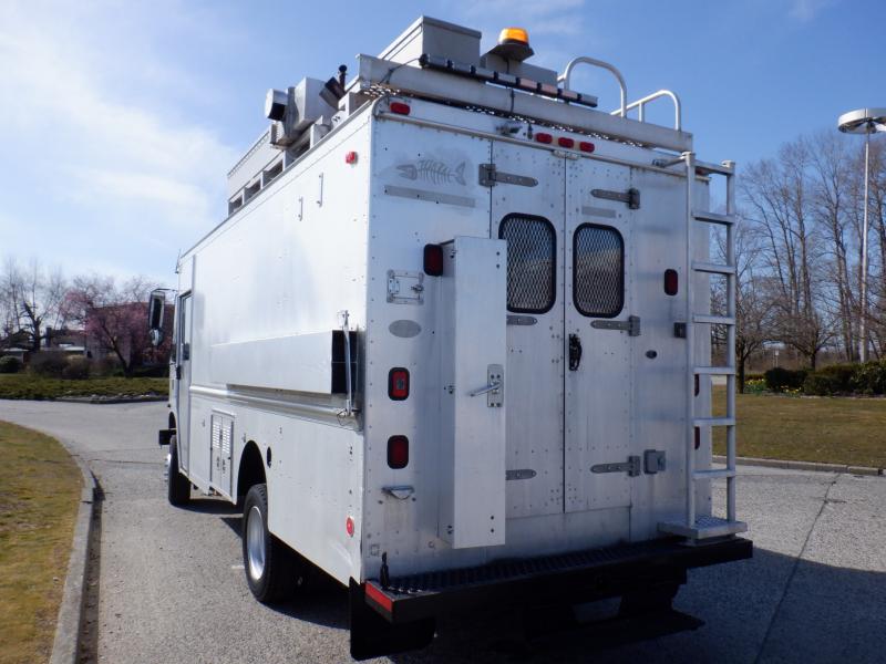 2005 Workhorse W-Series Service Cargo Van With Workshop And Shelving ...