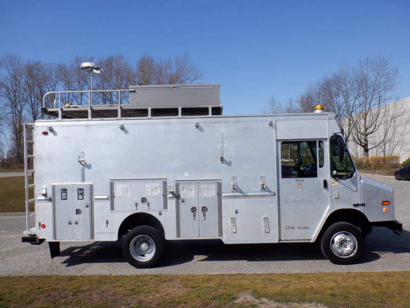 2005 Workhorse W-Series Service Cargo Van With Workshop And Shelving ...