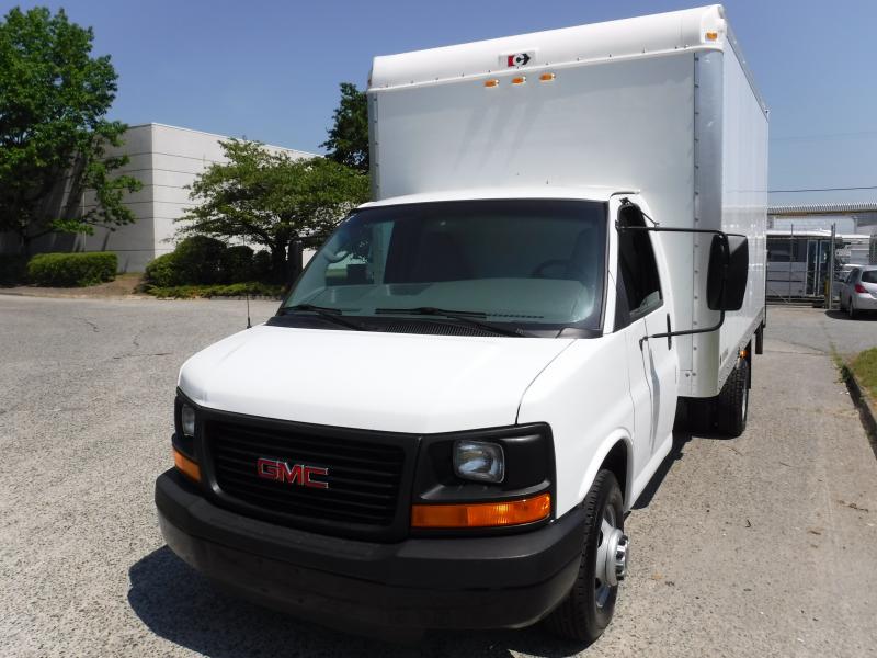 2005 GMC Savana G3500 Cube Van 14 Foot with Power Tailgate and Shampoo ...