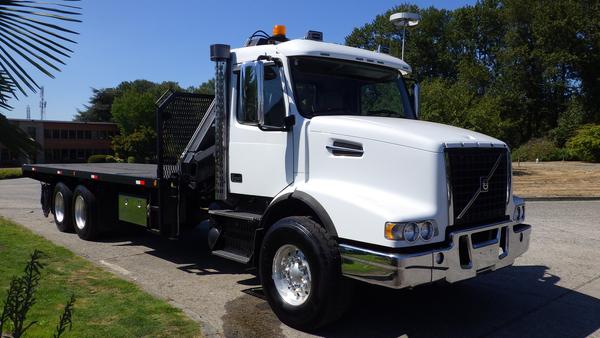 2008 Volvo VHD 25 Foot Flat Deck Crane Truck Tandem Axle With Air ...