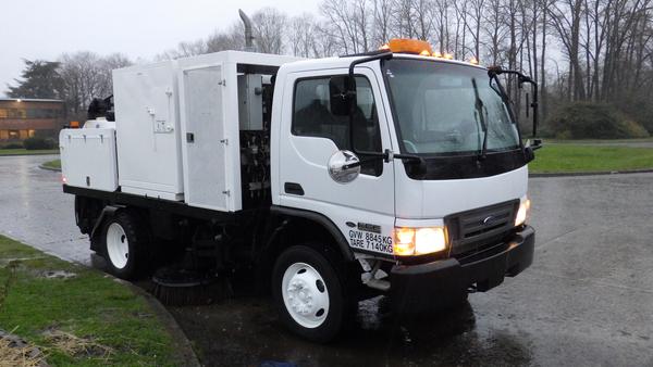 2007 Ford LCF 550 Regular Cab Street Sweeper Truck 2WD Diesel | Repo.com