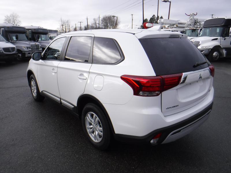 2020 Mitsubishi Outlander ES AWC with 3rd Row Seating | Repo.com