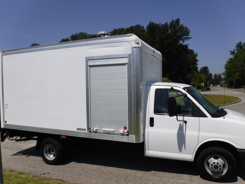 2005 GMC Savana G3500 Cube Van 14 Foot with Power Tailgate and Shampoo ...