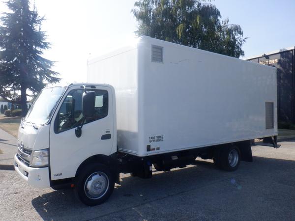 2017 Hino 195 18 Foot Cube Van 3 Seater Diesel | Repo.com
