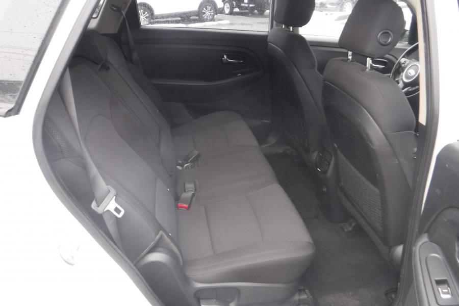 2015 Kia Rondo | Repo.com