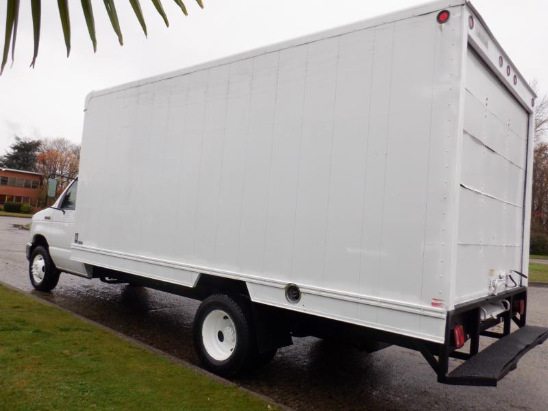Repo.com | 2008 Ford Econoline 16 foot E-450 Diesel Cube Van with Ramp