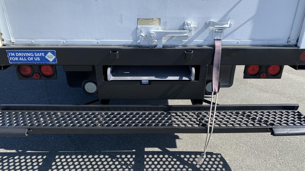 2008 GMC W4500 16 Foot Cube Van 3 Seater Diesel with Ramp | Repo.com