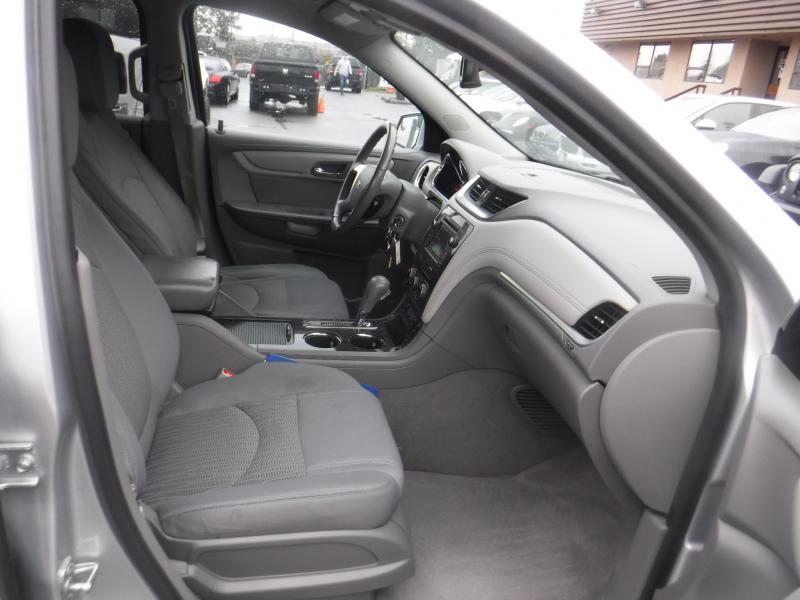 2013 Chevrolet Traverse 2LT AWD With 3rd Row Seating | Repo.com