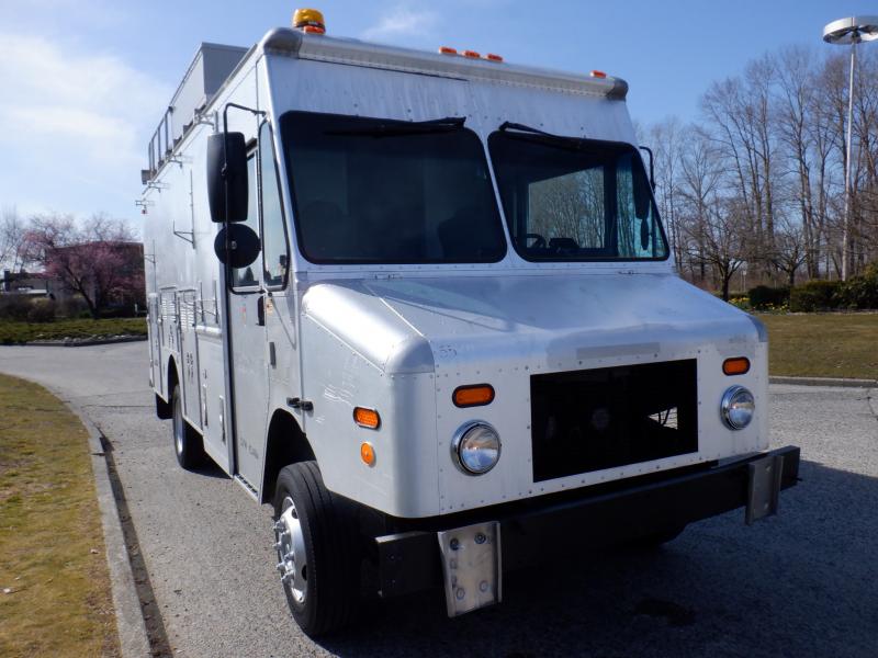 2005 Workhorse W-Series Service Cargo Van With Workshop And Shelving ...