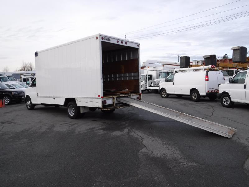 Repo.com | 2008 GMC Savana G3500 15 Foot Cube Van with Ramp