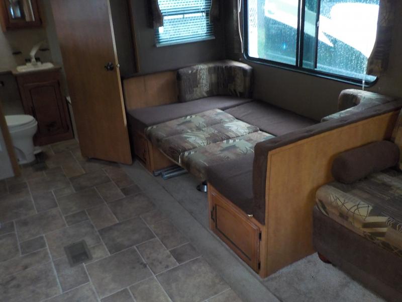 2011 Palomino Puma 26FBSS 26 Foot Travel Trailer (1 Slide Out) | Repo.com