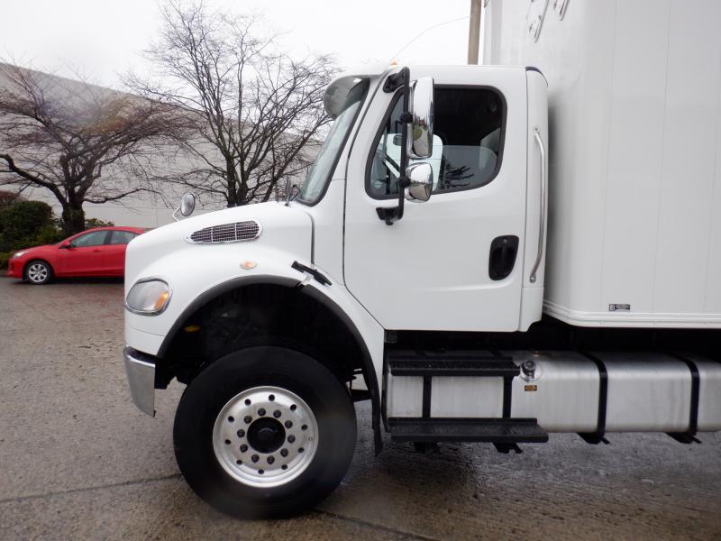 2015 Freightliner M2 106 25 Foot Cube Van Diesel With Power Tail Gate ...