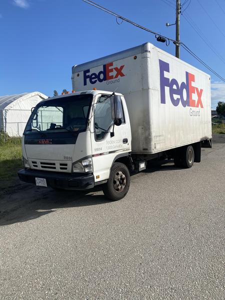 2006 GMC W45042 16 Foot Cube Van | Repo.com