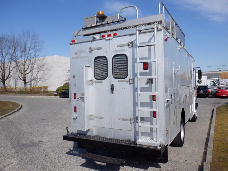2005 Workhorse W-Series Service Cargo Van With Workshop And Shelving ...