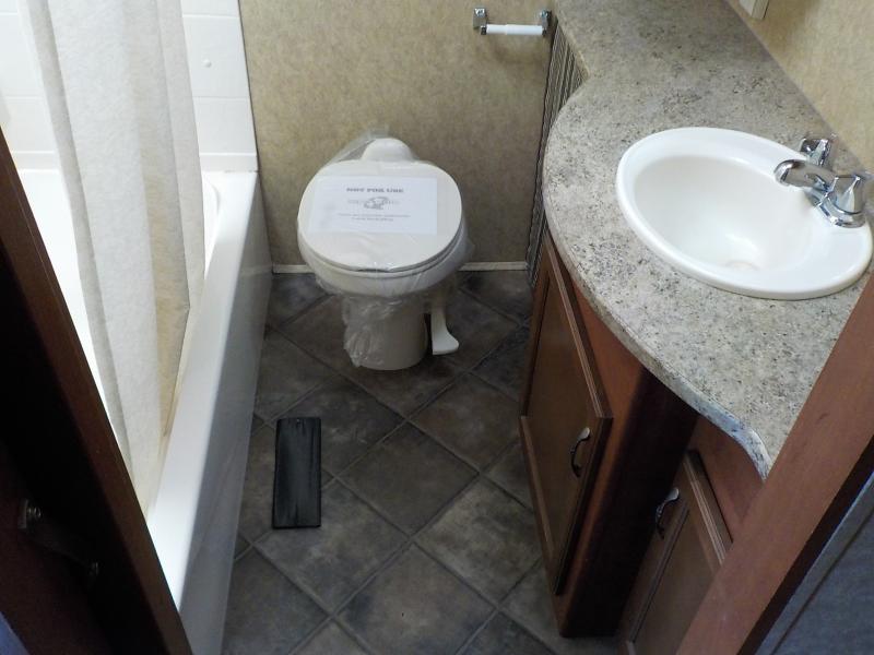 2013 Heartland Sundance 3270RES 32 Foot Fifth Wheel Trailer w/ 3 Slide ...