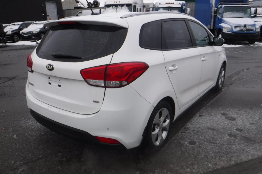 2015 Kia Rondo | Repo.com