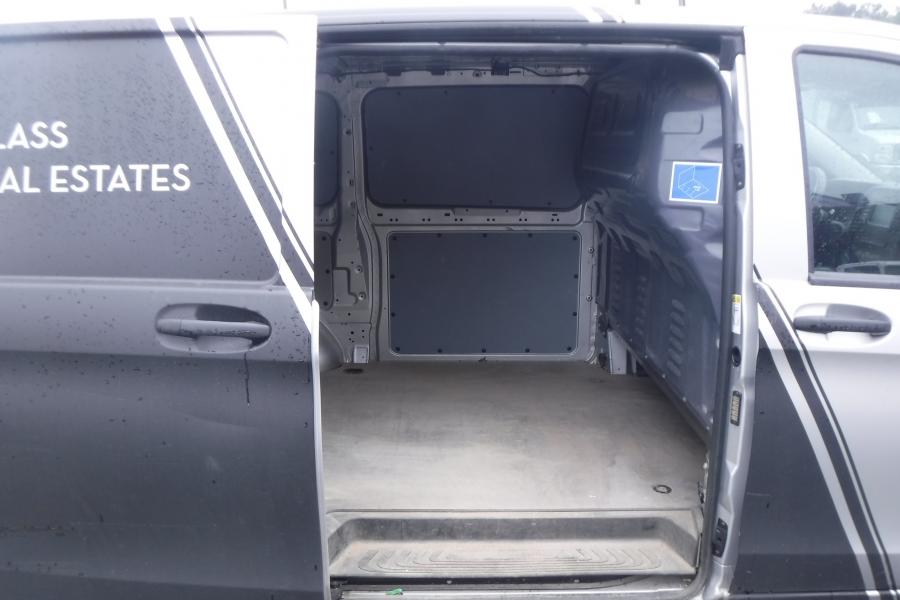2018 Mercedes-Benz Metris Cargo Van with Bulkhead Divider | Repo.com