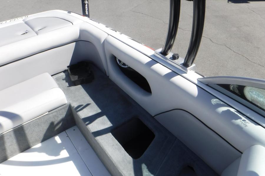 Repo.com | 2008 Centurion Speed Boat and Trailer