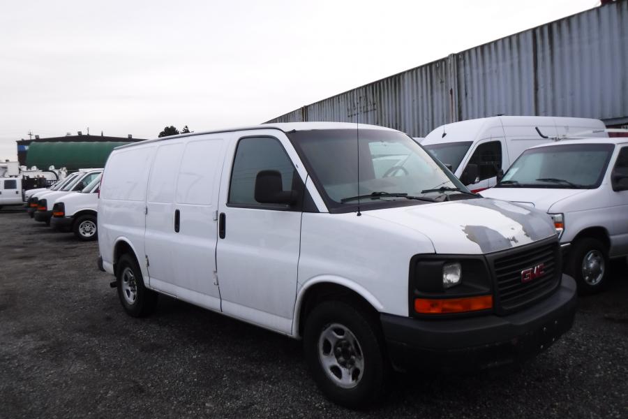2007 GMC Savana G1500 Cargo Van with Bulkhead Divider | Repo.com