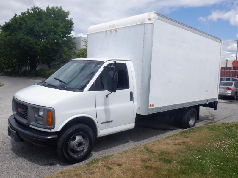 Repo.com | 2001 GMC Savana G3500 Cube Van 14 foot with Power Tailgate