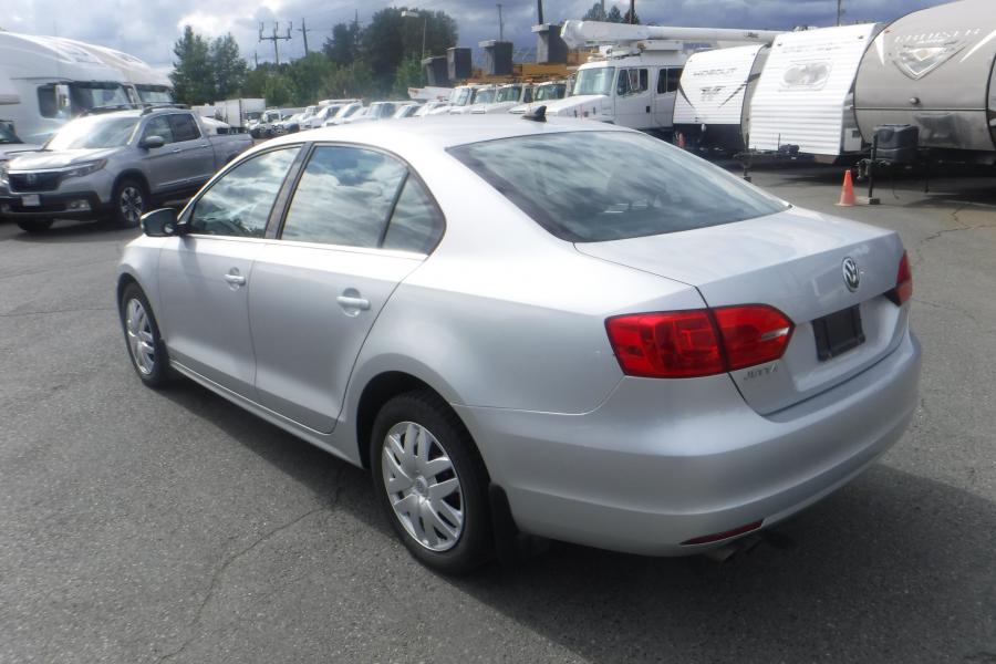 2011 Volkswagen Jetta TDI Diesel 6 Speed Manual | Repo.com