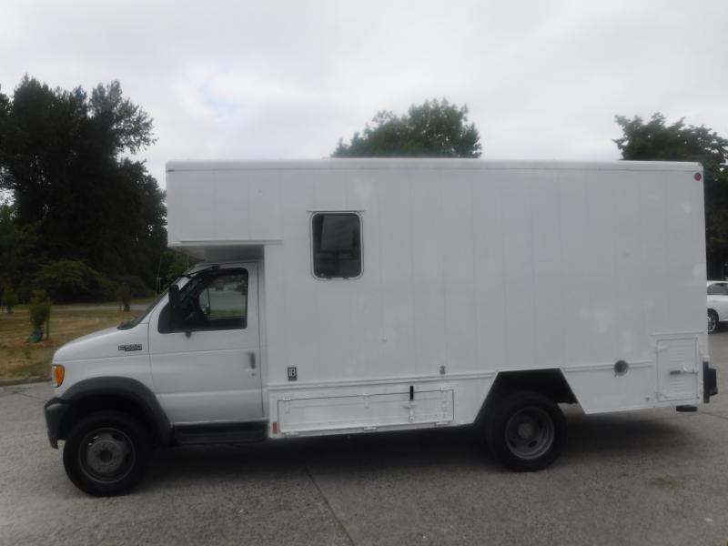 2002 Ford Econoline E-550 Cube Van with Ramp | Repo.com