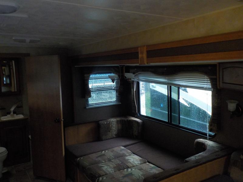 2011 Palomino Puma 26FBSS 26 Foot Travel Trailer (1 Slide Out) | Repo.com