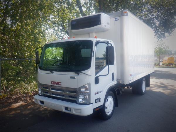 2009 GMC W5500 15 foot Cube Van Reefer Diesel | Repo.com