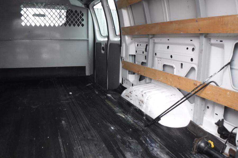 Repo.com | 2012 Ford Econoline E-250 Cargo Van with Ladder Rack