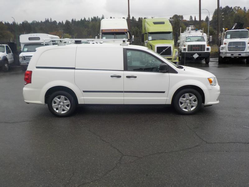 2013 Dodge Caravan Cargo Van with Shelving & Ladder Rack | Repo.com
