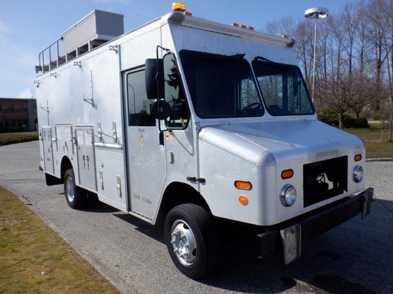 2005 Workhorse W-Series Service Cargo Van With Workshop And Shelving ...