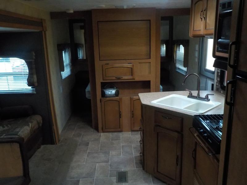 2011 Palomino Puma 26FBSS 26 Foot Travel Trailer (1 Slide Out) | Repo.com
