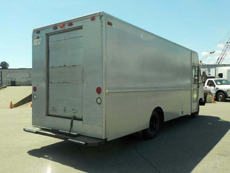 1998 Chevrolet P30 Utilimaster 18 Foot Cargo Cube Van with Shelving ...