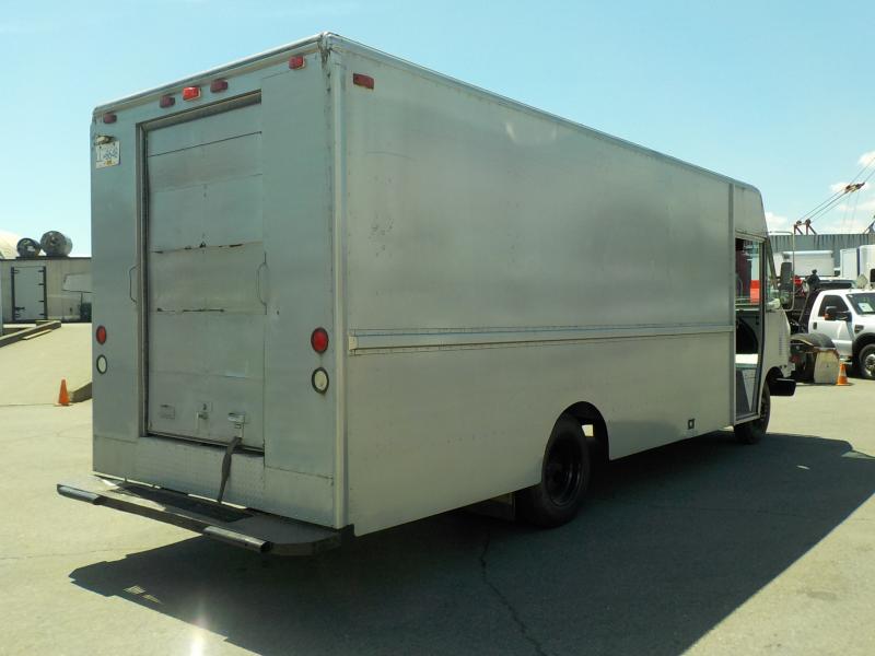 1998 Chevrolet P30 Utilimaster 18 Foot Cargo Cube Van with Shelving ...