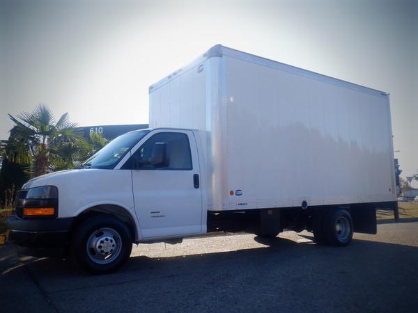 2018 Chevrolet Express G4500 16 Foot Cube Van Power Tailgate | Repo.com