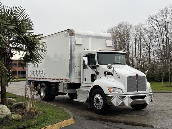2017 Kenworth T370 18 Foot Cube Van with Powered Tailgate Diesel with ...