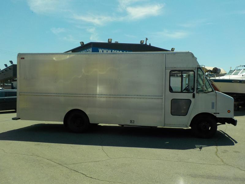 1998 Chevrolet P30 Utilimaster 18 Foot Cargo Cube Van with Shelving ...