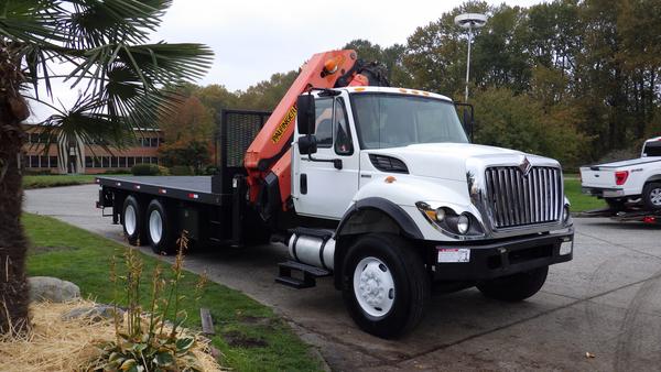 2011 International 7500 19 foot Workstar Flat Deck With Crane Diesel ...
