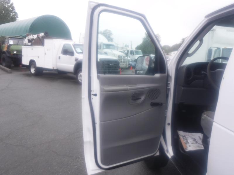 2003 Ford Econoline E-350 Super Duty Cargo Van Ladder Rack Rear ...