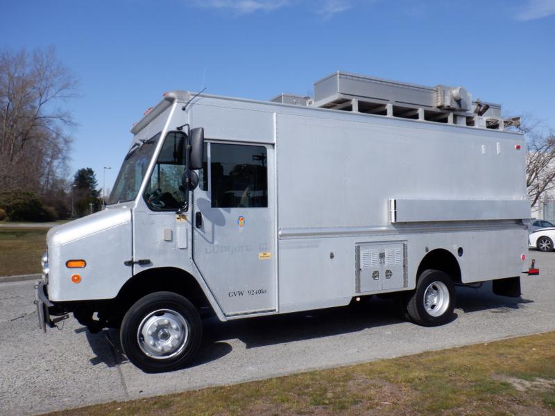 2005 Workhorse W-Series Service Cargo Van With Workshop And Shelving ...