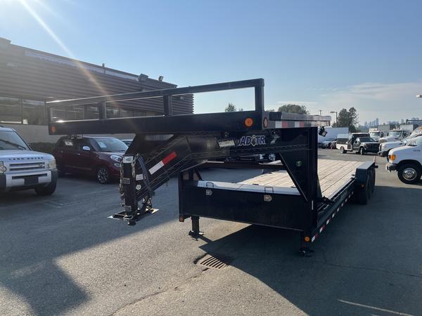 2020 Load Trail 28-Foot Gooseneck Triple Axle Flat Deck Trailer | Repo.com