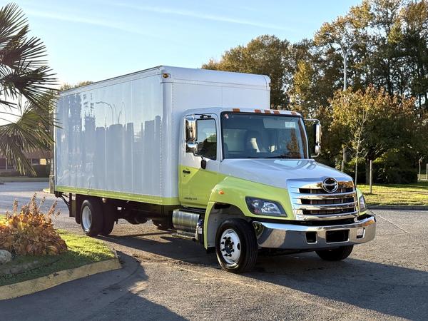 2018 Hino 268 18-Foot Cube Van with Lift Gate and Rear Shelving | Repo.com