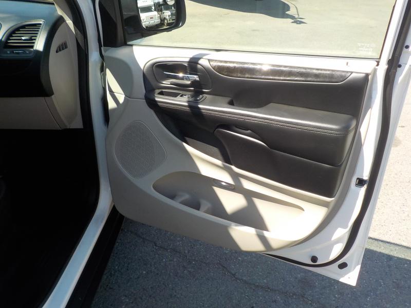 2012 Dodge Caravan Cargo Van with Shelving & Ladder Rack | Repo.com