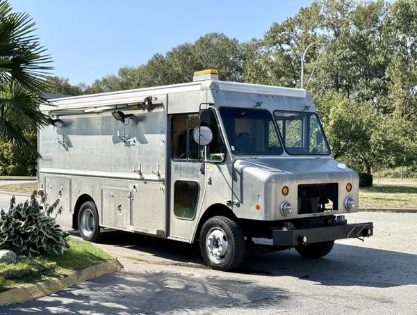2008 Morgon Olson Workhorse W62 16-Foot Step Van Cargo Van with Rear ...