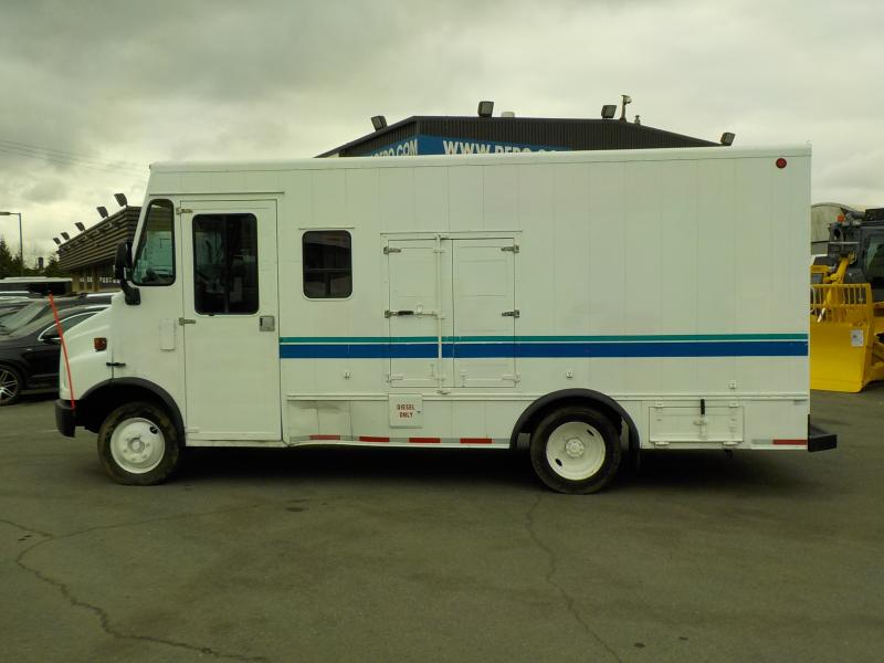 2003 Freightliner M-Line MT45 Utilimaster Walk-in Step Van 5 Passenger ...
