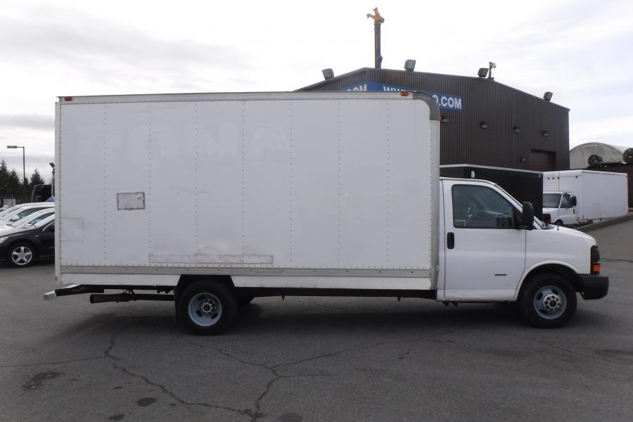 2009 GMC Savana G3500 16 Foot Cube Van Dually Diesel with Ramp | Repo.com