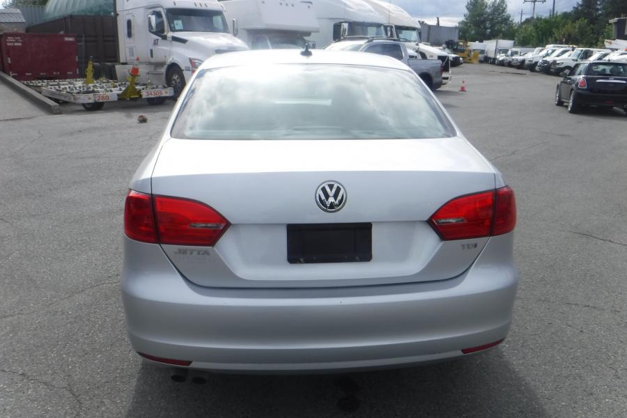2011 Volkswagen Jetta TDI Diesel 6 Speed Manual | Repo.com