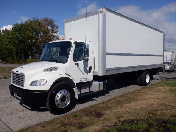 2015 Freightliner M2 106 26 foot Diesel Cube Van with Power Tailgate ...
