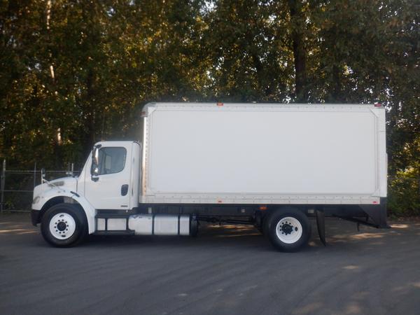 2011 Freightliner M2 106 18 foot Cube Van With Ramp Air Brakes Diesel ...