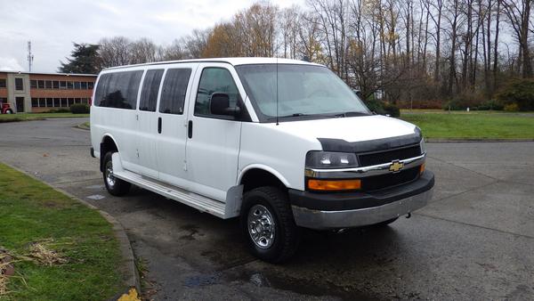 2017 Chevrolet Express 3500 Extended 11 Passenger Van 4WD | Repo.com